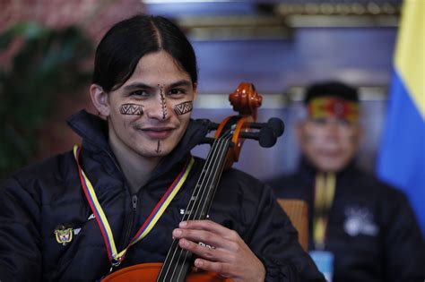 La sinfonía autóctona de los indígenas emberá chami en Colombia ZONA CERO