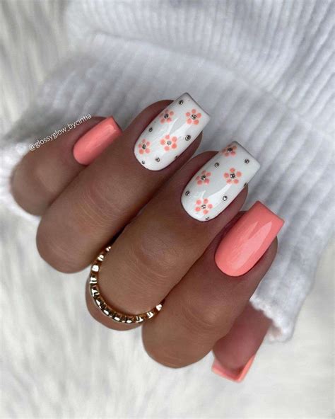 Uñas para otoño 2023 25 manicuras ordenadas de discretas a atrevidas