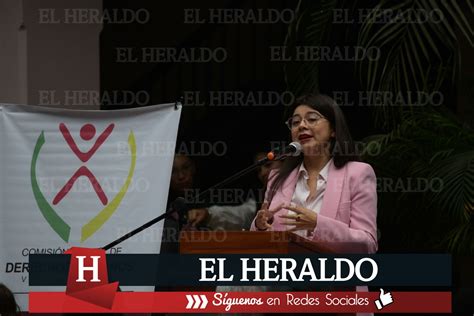El Heraldo De Tuxpan Dorheny No Sabe Si Se Queda Como Funcionaria