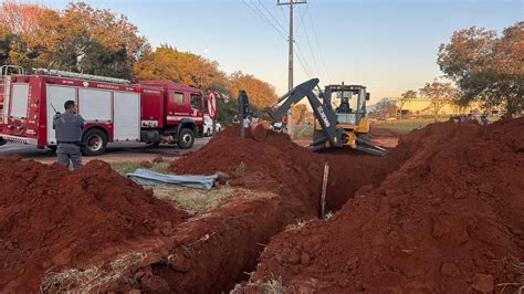 Trabalhador morre após ser soterrado em obra de rede de esgoto em