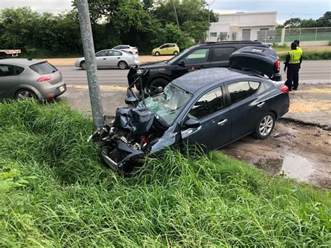 Accidente automovilístico deja como saldo dos mujeres lesionadas y