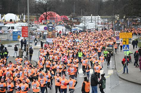 18 Bieg WOŚP w Warszawie Zdjęcia uczestników biegu Policz się z