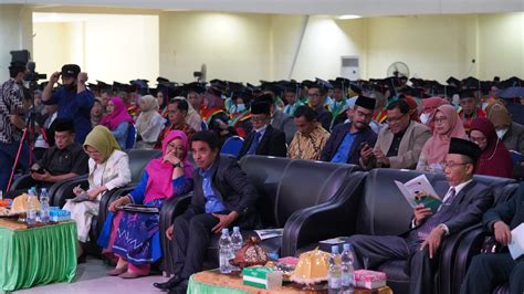 Kadisdik Hadiri Wisuda UIN Datokarama Palu HARIAN MERCUSUAR