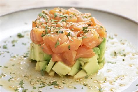 Tartar de salmón y aguacate receta tan fácil como saludable