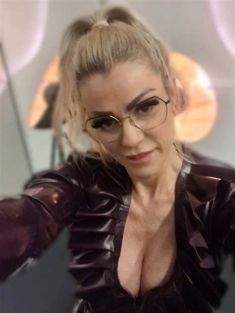 Zofe Von Lady Nastasia On Twitter RT Latexfreund Ich Bin Zwar Kein