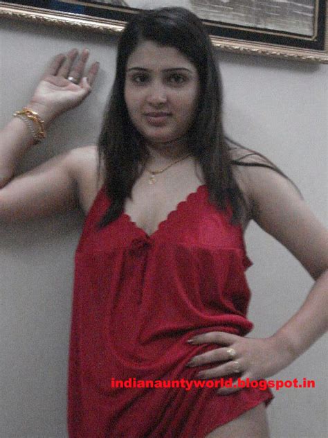 Pakistani Hot Aunties Photos Akriti Aunty