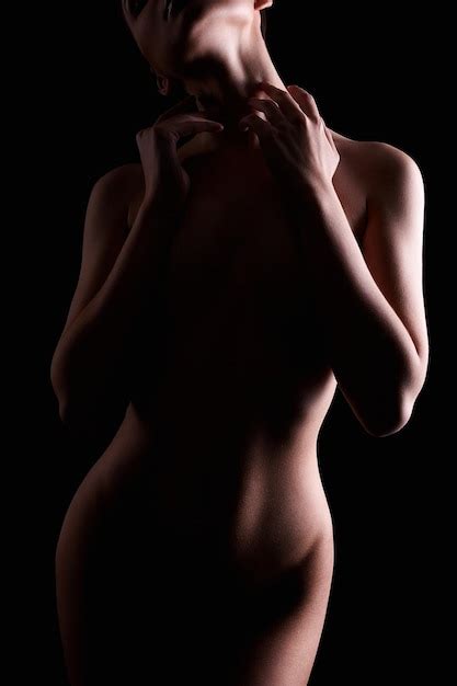 Silueta De Mujer Desnuda En La Oscuridad Hermoso Cuerpo Desnudo Foto