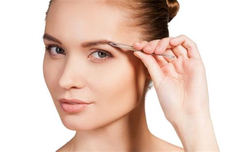 Cómo depilar las cejas según el rostro 6 pasos