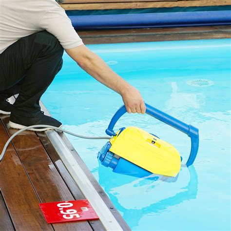 Cómo mantener una buena limpieza en la piscina con Hidroingenia