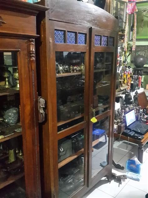Lemari Pajang Dua Pintu Kayu Jati Lawasan Perabotan Rumah Di Carousell
