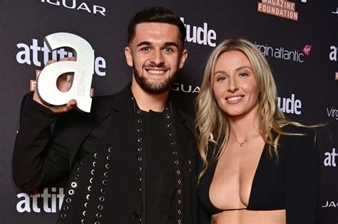 Lioness Leah Williamson Shows Off Abs Alongside Alex Scott Who Wears