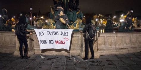 Contre le tabou des règles une association féministe fait couler du