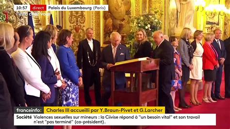 Visite de Charles III en France Regardez l arrivée du Roi au Sénat
