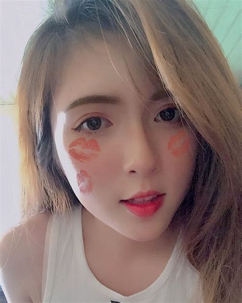 FAPTV Streamer Kim Ngân lộ clip khoe hàng lộ nhũ hoa 18