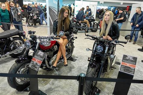 Poznań Motor Show 2023 Szybkie auta tłumy widzów i zakorkowane