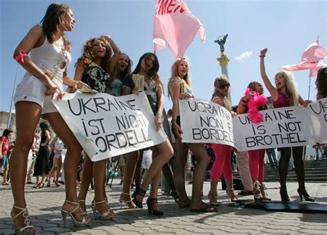 Stranded Kosmonaut Femen Ukraine S New Generation Of Feminist Protesters