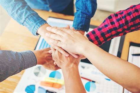 Concepto de la colaboración del espíritu de equipo de las manos que