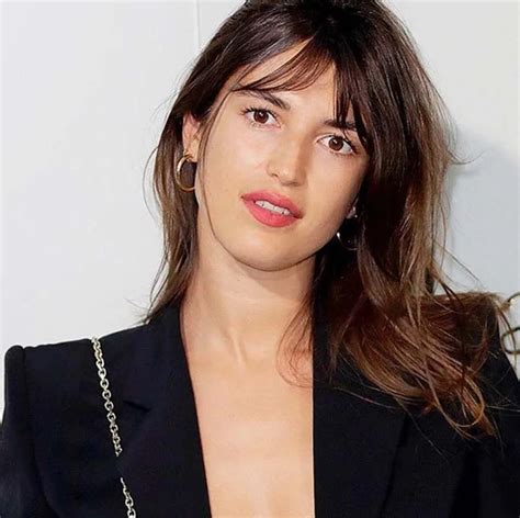 Curtain Bangs La Frange Rideau Fait Partie Des Tops Recherches Sur