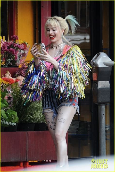Margot Robbie As Harley Quinn In Birds Of Prey First Look Pics