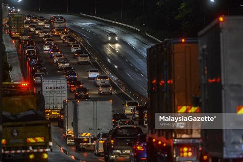 Kenderaan Sesak Di Lebuh Raya Karak Menghala Ke Pantai Timur