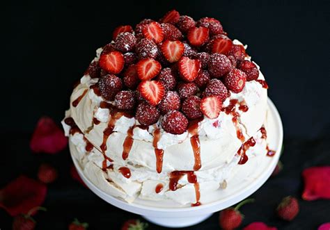 Tort Bezowy Z Truskawkami Doradcasmaku Pl