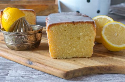Recette vidéo Un moelleux cake au citron et son glaçage citronné