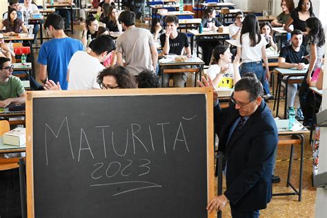 Maturità 2023 Ferrara le tracce della prima prova ecco cosa hanno