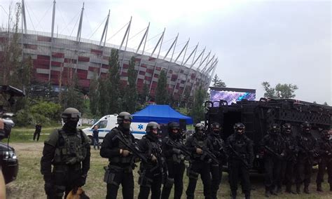 Ćwiczenia antyterrorystyczne w Warszawie Odbijano zakładników