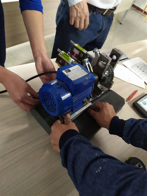 Curso Análisis de vibraciones mecánicas cat I IEC Ingeniería