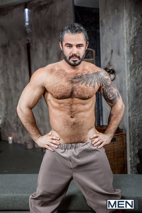 Jessy Ares Hammers Luke Adams Men BananaGuide