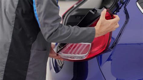 Changer lampoule feux arrière Vidéos pratiques Ford FR