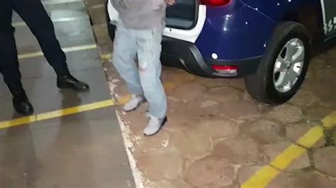 Em moto sem placa homem empreende fuga mas é detido pela GM Vídeo