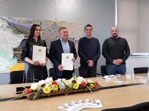 Vukovarsko srijemska županija i Gradska knjižnica i čitaonica Vinkovci