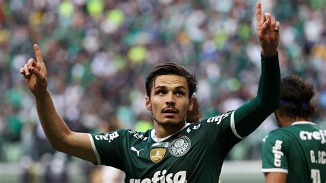 Raphael Veiga Encerra 2022 Como Um Dos Principais Jogadores Do Palmeiras