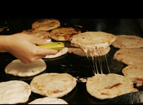 El Día Nacional de las Pupusas en El Salvador Guanacos
