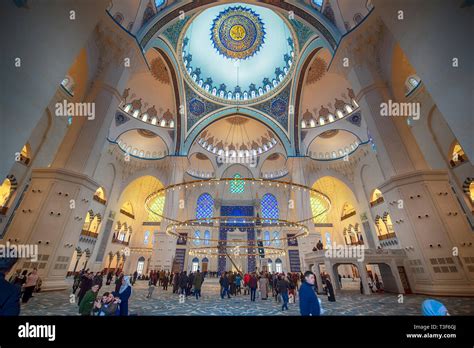 Istanbul Turquie à l Intérieur et de l intérieur de la mosquée du