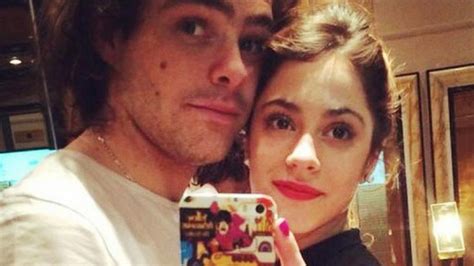 Tini Stoessel confirmó su separación de Peter Lanzani