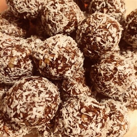 Boules dénergie aux dattes noix de coco et cacao Naturopathie Montréal