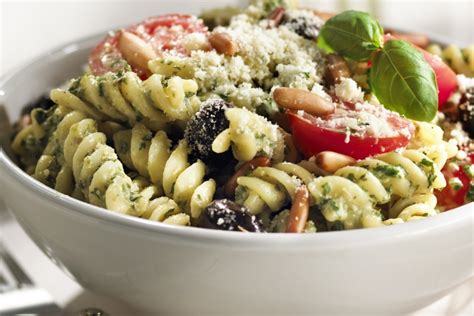 Fusilli au pesto et aux tomates fraîches Plaisirs laitiers