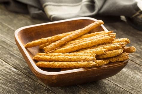 7 Tasty Foods To Avoid Before Bed