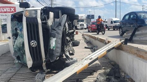 Queda Lesionado Chofer De Una Van Tras Volcar En El Bulevar Colosio De