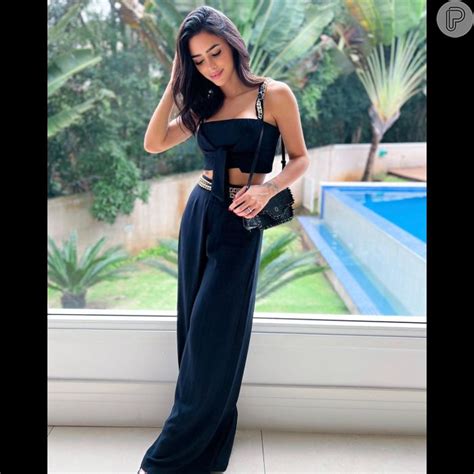 Bruna Biancardi deixou a barriga à mostra em novas fotos nas redes