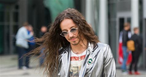 Michał Szpak Ralph Kaminski i inni pod domem Jarosława Kaczyńskiego