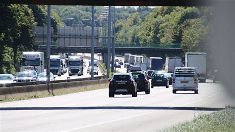 Accident et huile usagée déversée sur lA1 dans lOise lautoroute
