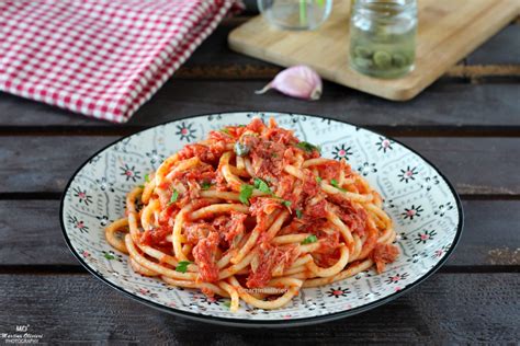 Spaghetti Al Sugo Di Tonno E Acciughe Le Ricette Di Libellula