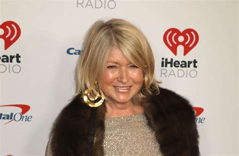 Martha Stewart in der Sports Illustrated TV Köchin mit 81 Jahren