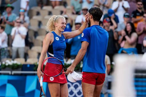Siniaková Macháč LIVE 1 8 vs Auger Aliassime Dabrowski