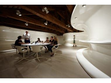 LE PERROQUET Track Light Le Perroquet Collection By IGuzzini