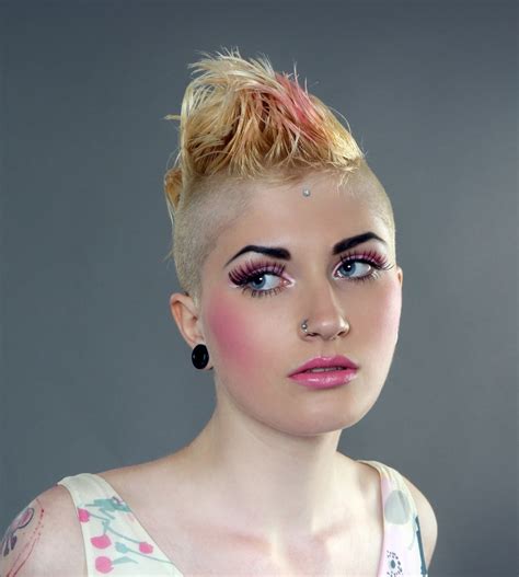 18 Beautiful Hairstyles For Women Suffering From Alopecia