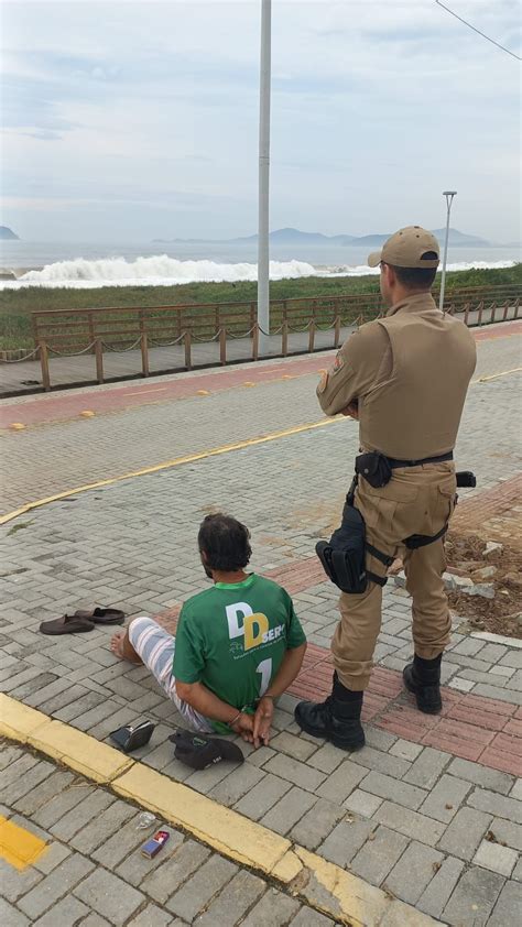 Polícia Militar prende traficante em flagrante na orla de Balneário